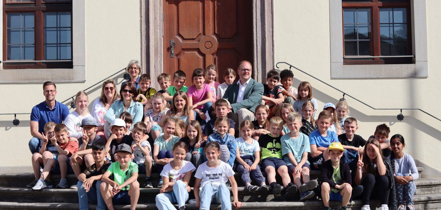 Unterricht mal anders: Klassen 3a und 3d der Schloss-Schule besuchen ...
