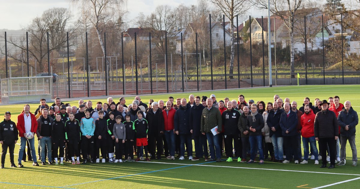 3,6-Millionen-Euro-Projekt fertiggestellt: Neue Sportanlage für Neuhof ...